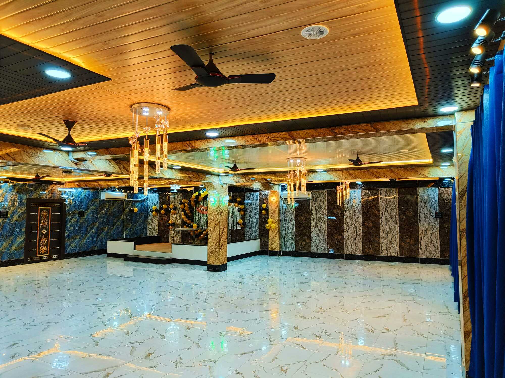Hotel Blue Diamond -New Jai Bajrang Sweets & Restaurant